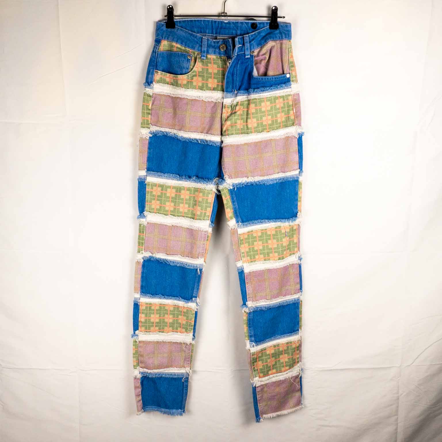 Patchwork distressed jeans • Bushpop